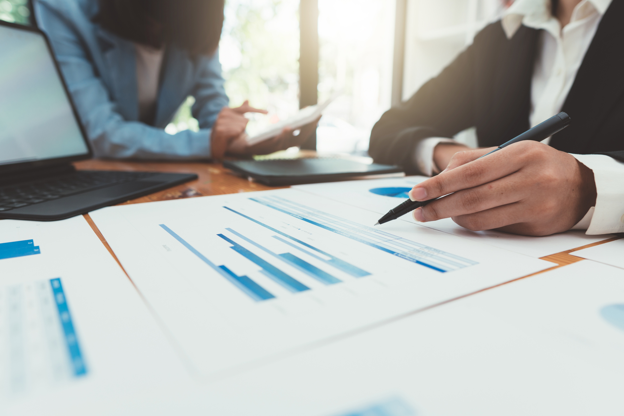 Fully Insured vs. Level Funded Plans: A Guide for Qualified ALEs