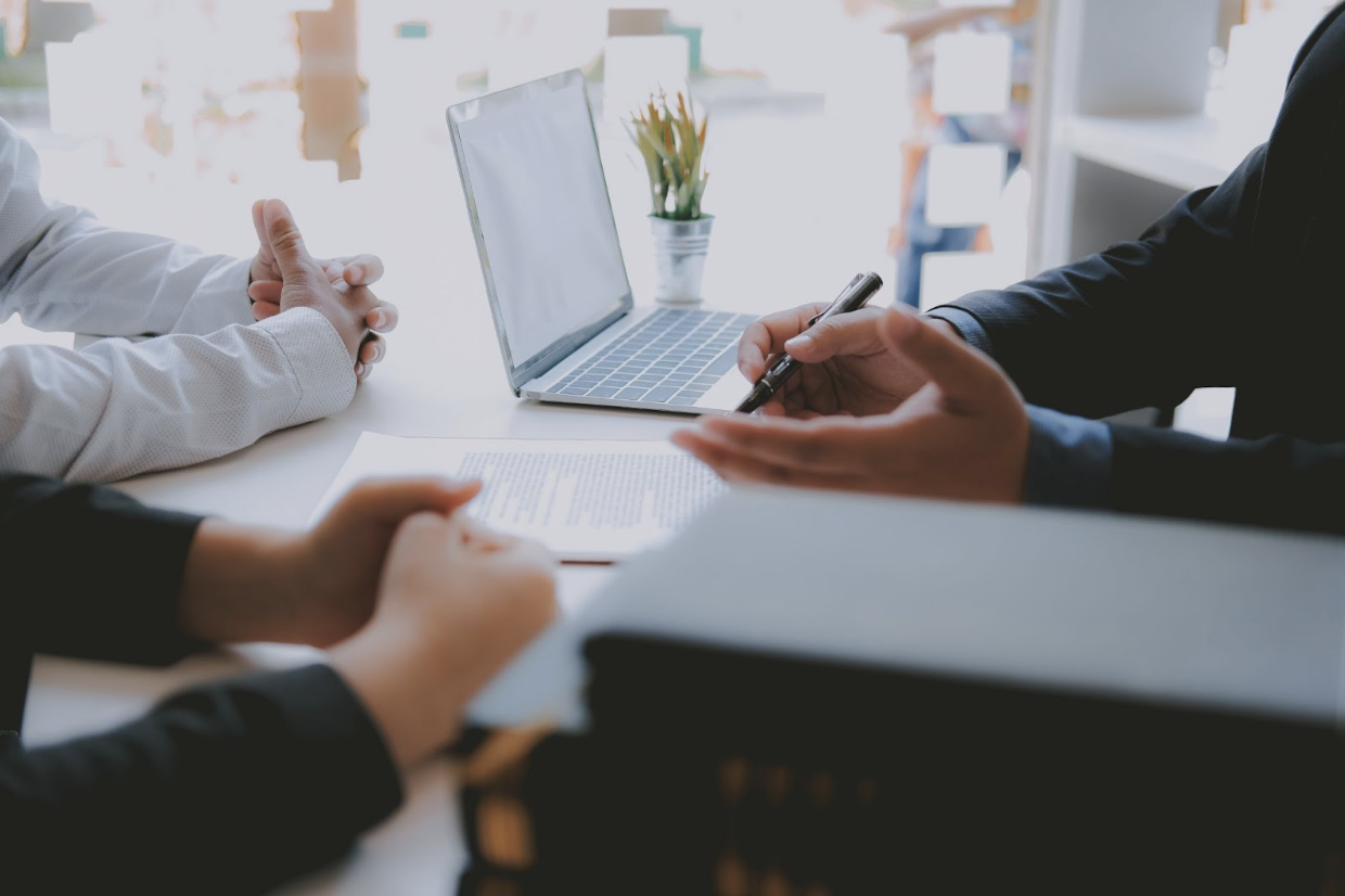 HR Guide to Choosing the Right Insurance - SBMA Benefits